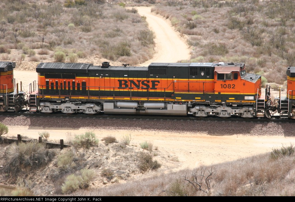BNSF 1082